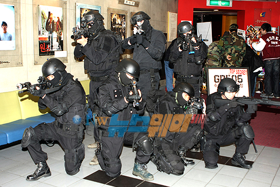 〈GP506〉 특별 시사회에 실제 GP 출신들 참석 - 뉴스웨이